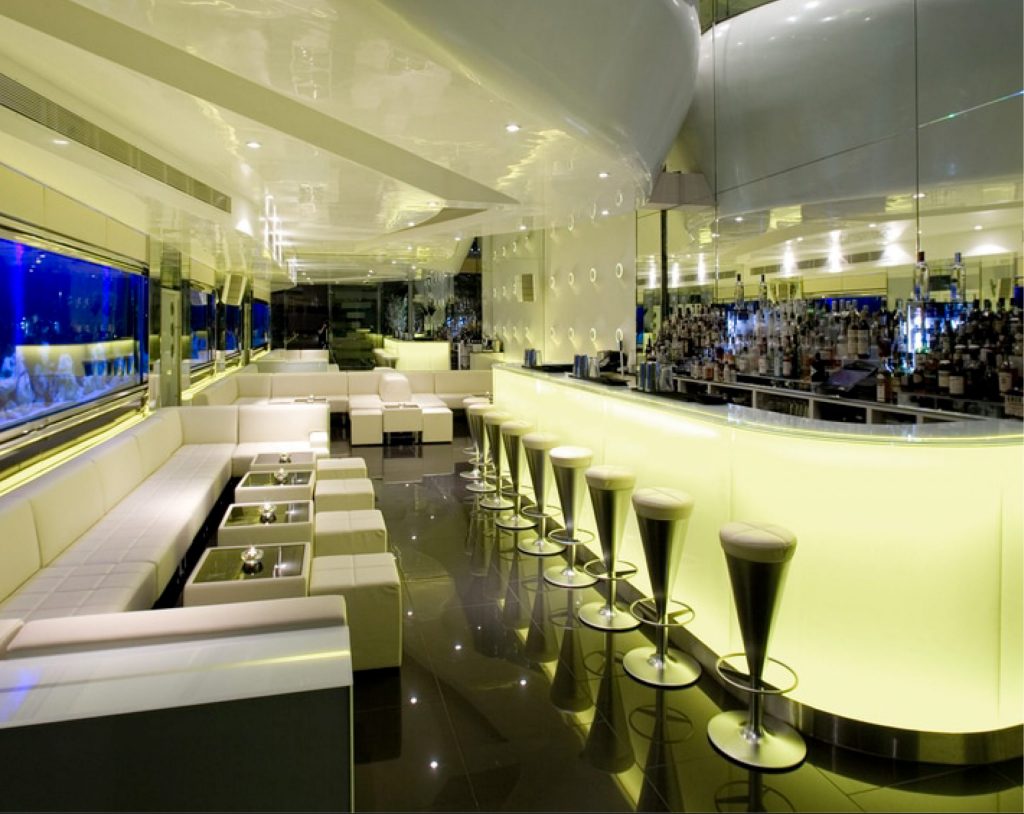 Glass Bar Top - Serve customers in style all night long